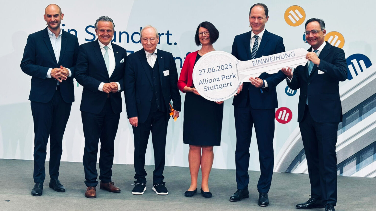 Feierliche Eröffnung des Allianz Park Stuttgart von Gerber Architekten ...